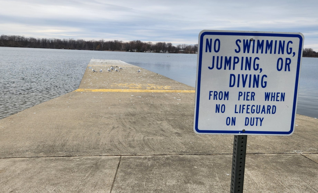Center Lake pier in Warsaw will be removed this year - News Now Warsaw